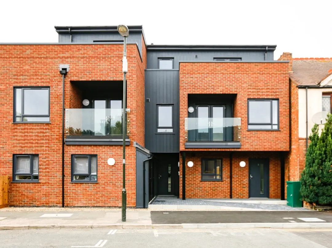 Hybrid Resi - Mitcham Close To Tooting And Wimbledon - Londres