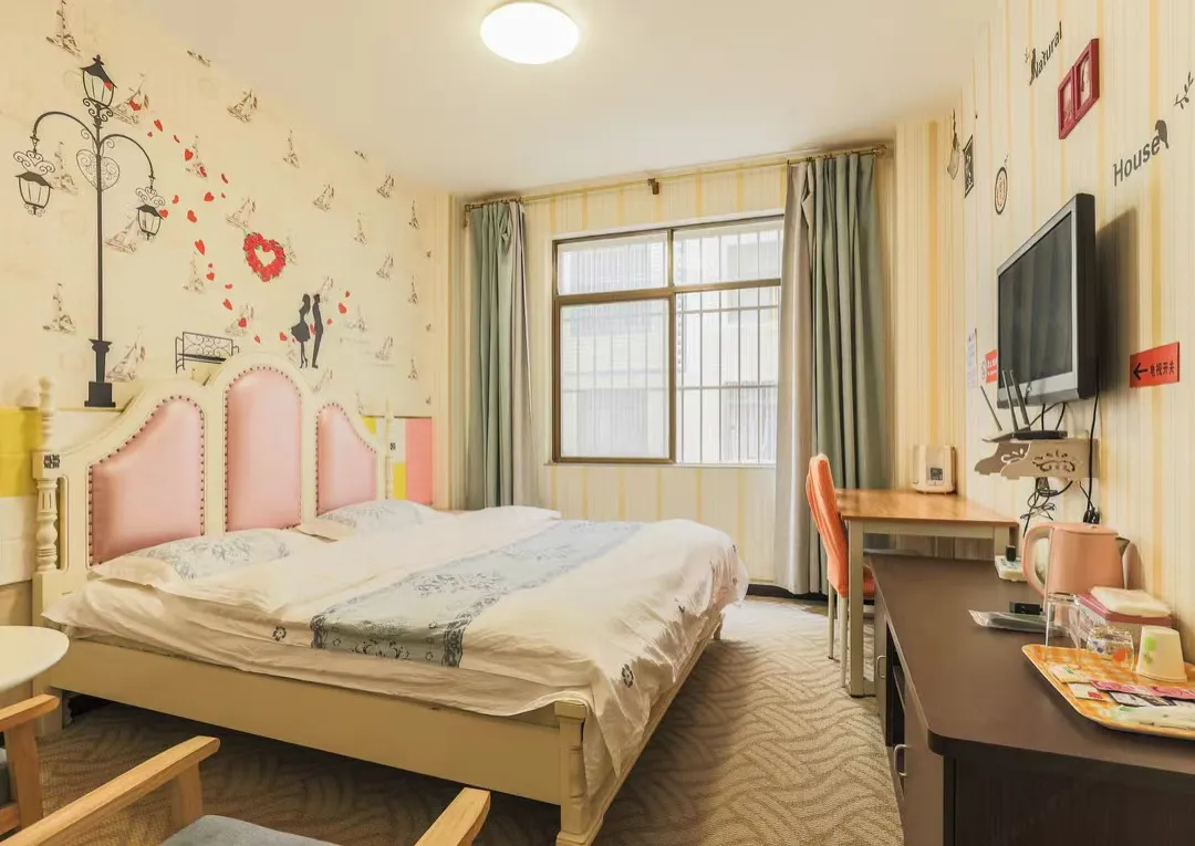 Qujing Zhiyoung Hotel - Qujing