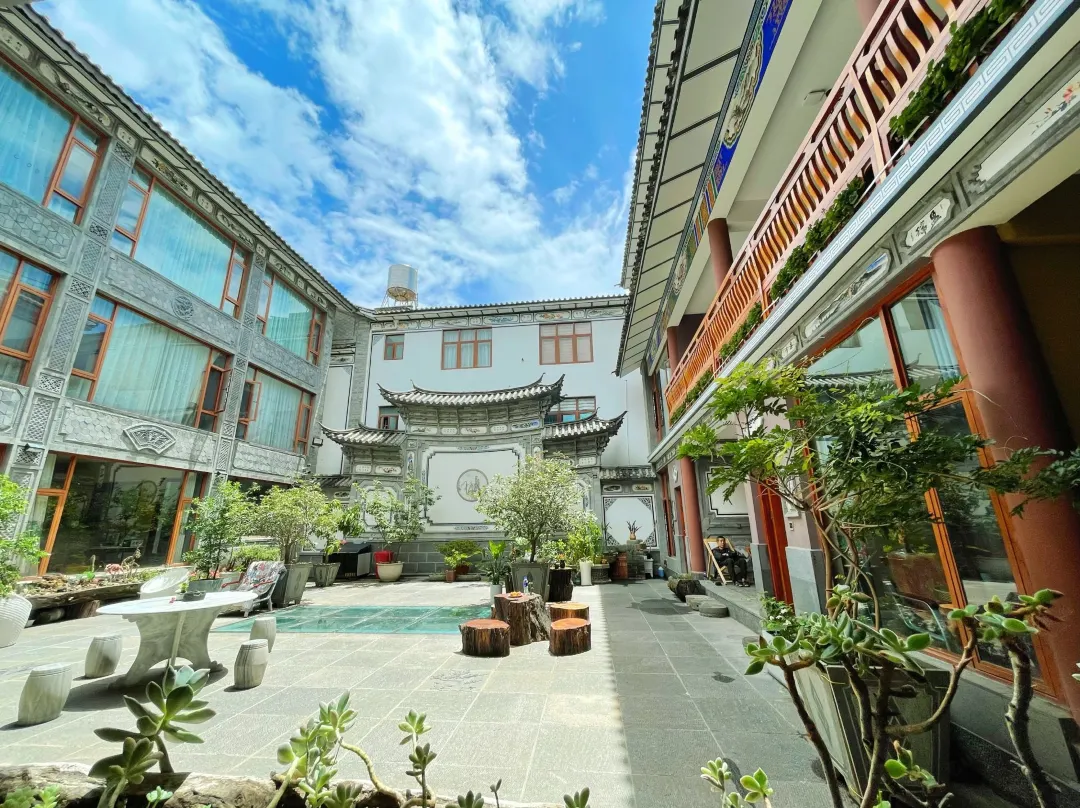 Yilongge Homestay - Dali