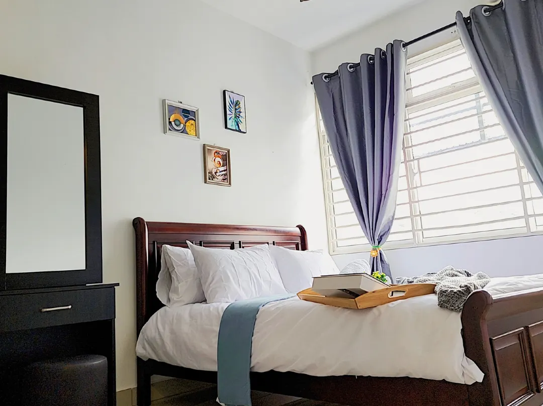 Putrajaya Dwiputra 6 Plus 1 Pax Fully Air-con - Kajang