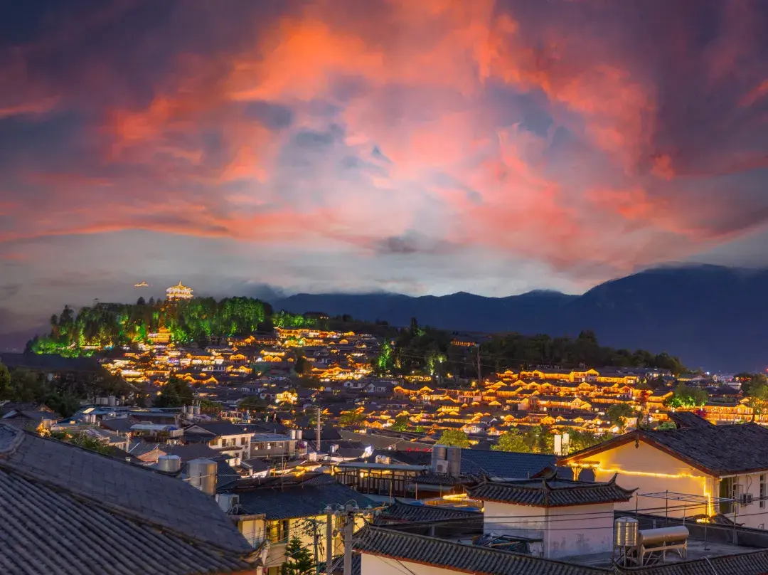 Ershi · The Old Town Of Lijiang Panorama White House Resort - Lijiang