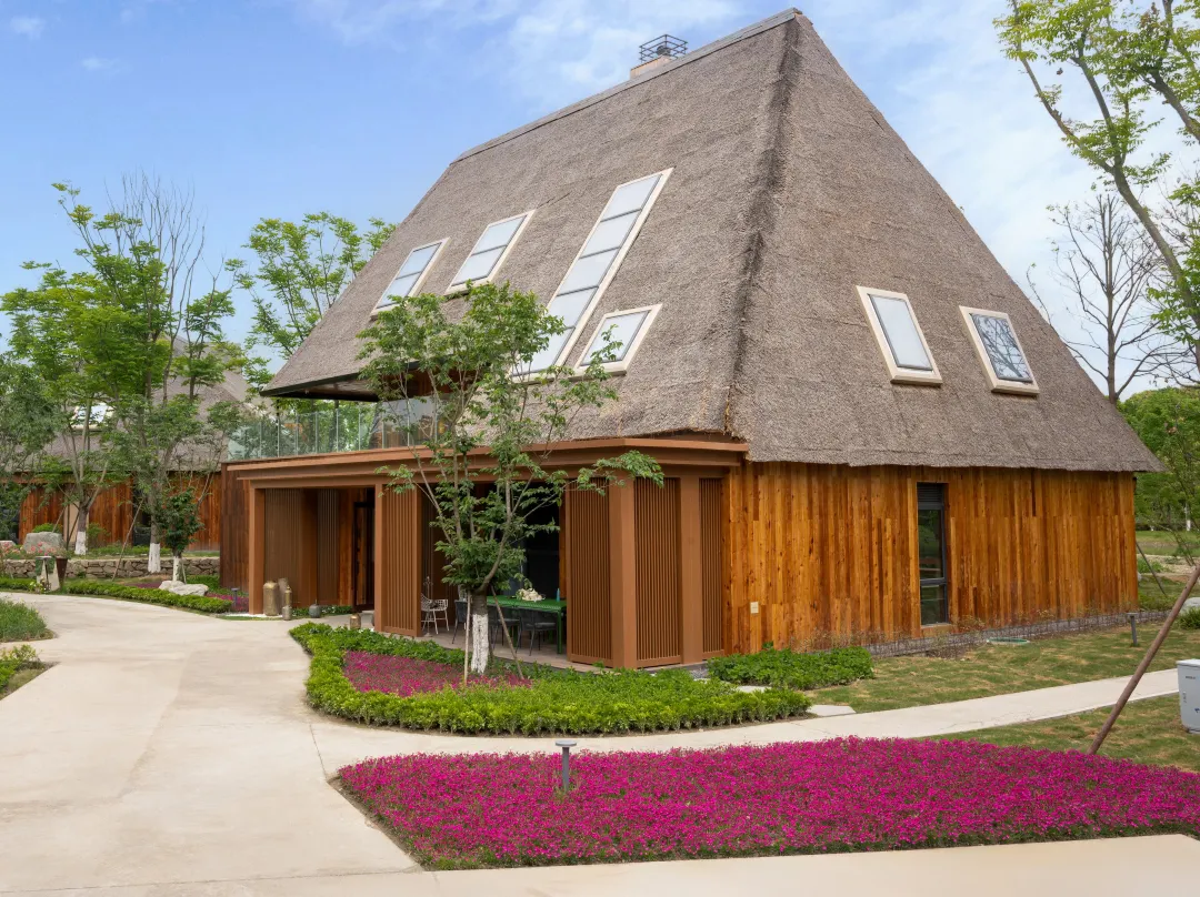 Chengdu Diyue Resort Hotel · Shihuadu - Chengdu