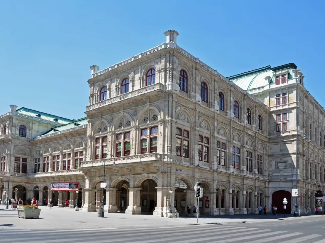 Pension Central - Self Check-in - Wien