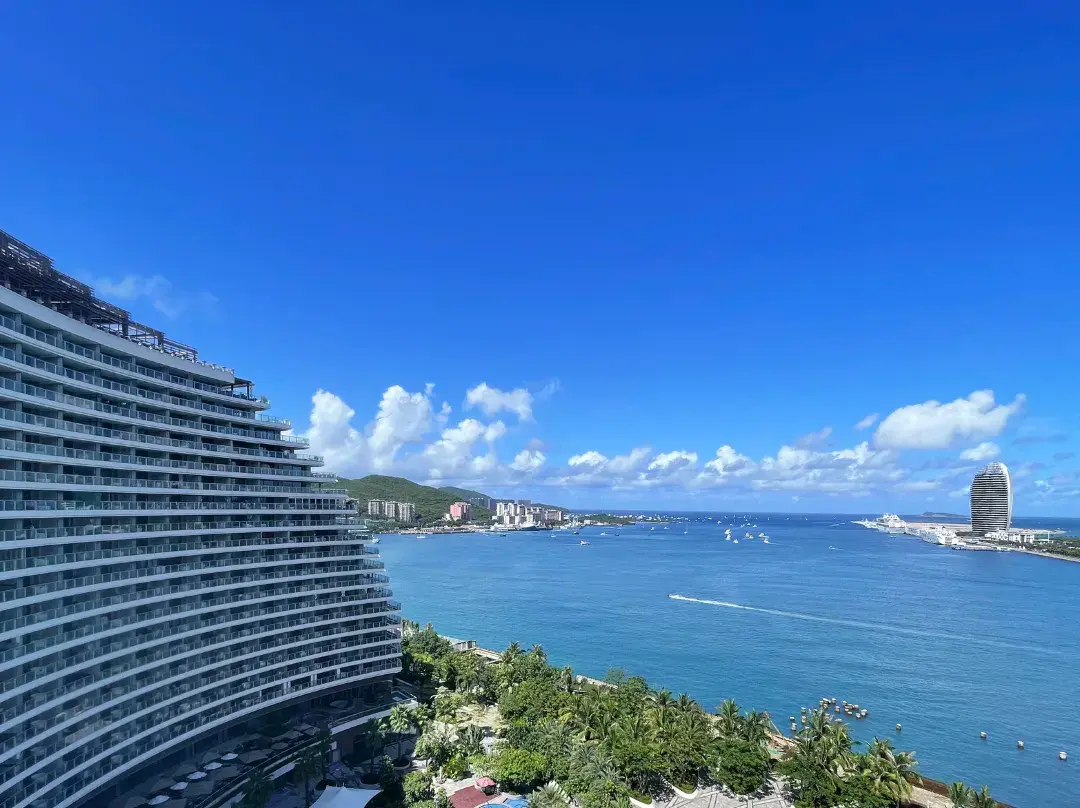 Central Coast Sea View Hotel - Sanya
