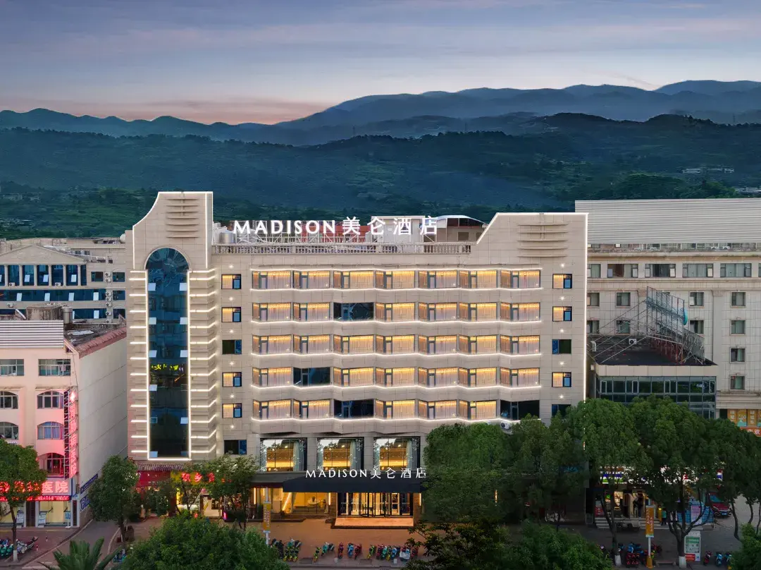 Madison Hotel At Dali Baicheng Railway Station - Dali