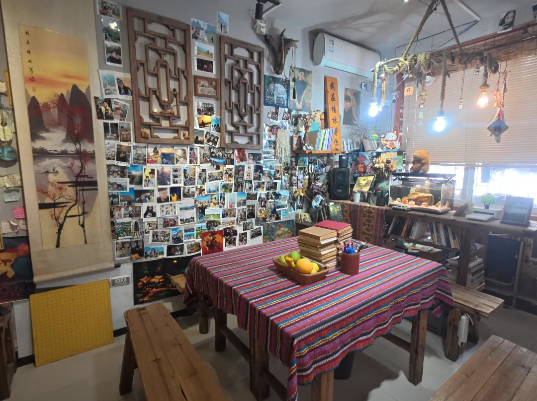 I Am Waiting For You In Guilin Youth Hostel - Guilin