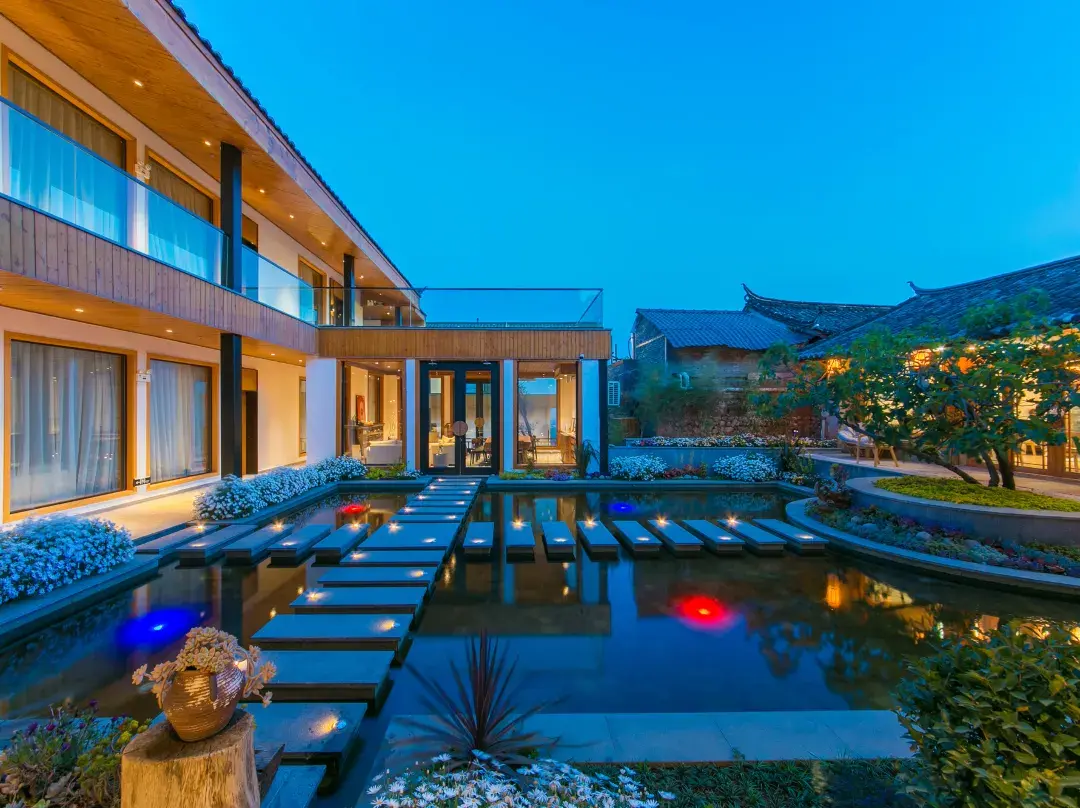 Lijiang Yueyangli Garden Swimming Pool Designer's Home Stay - Lijiang