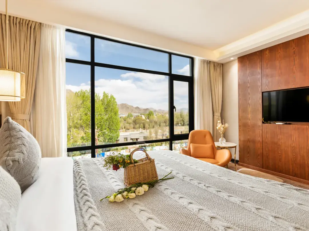Yongze Lakeside International Hotel - Shigatse