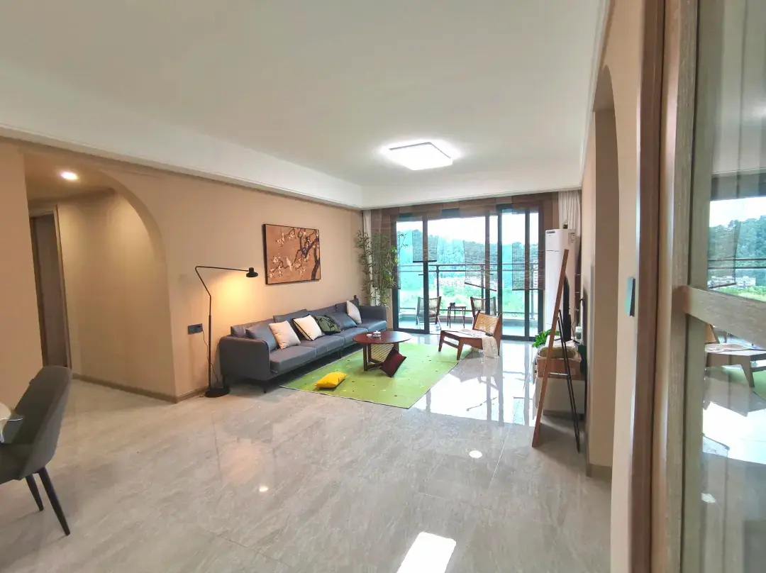 When I Was A Child, I Stayed At The Hotel - Wuzhou