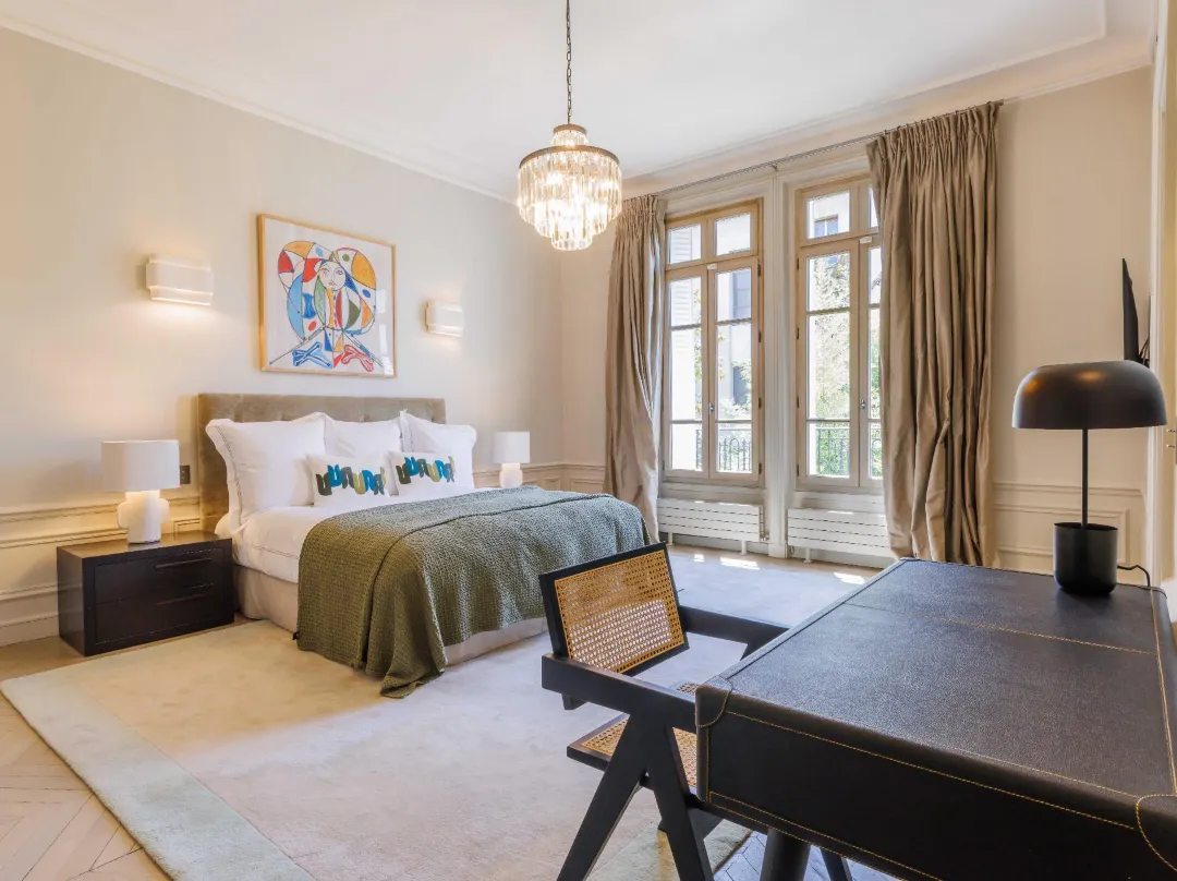 Luxury Mansion With Garden In Heart Of Neuilly - París
