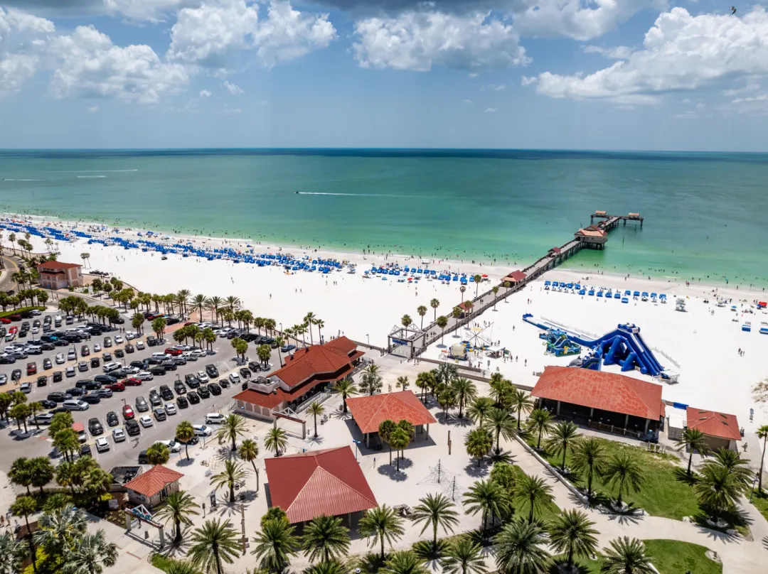 The Coastal Retreat: Modern 3br Home With Beachy Charm - Indian Shores, FL