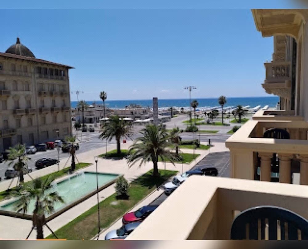 Room In Guest Room - Viareggio Top Deco Versilia - Viareggio