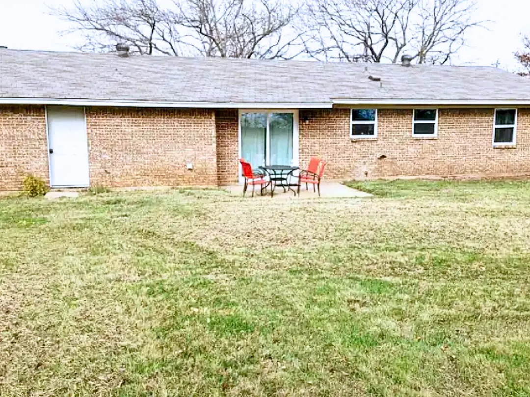 Charming Outdoor Dining And Modern Comforts - Delightful Getaway - Saginaw