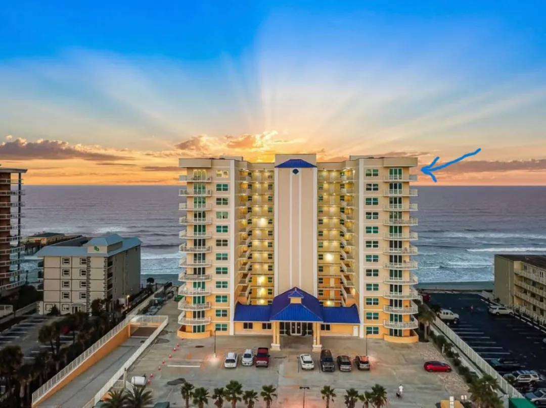 Beachview Luxury Sunrise Sunset Views - Daytona Beach Shores, FL