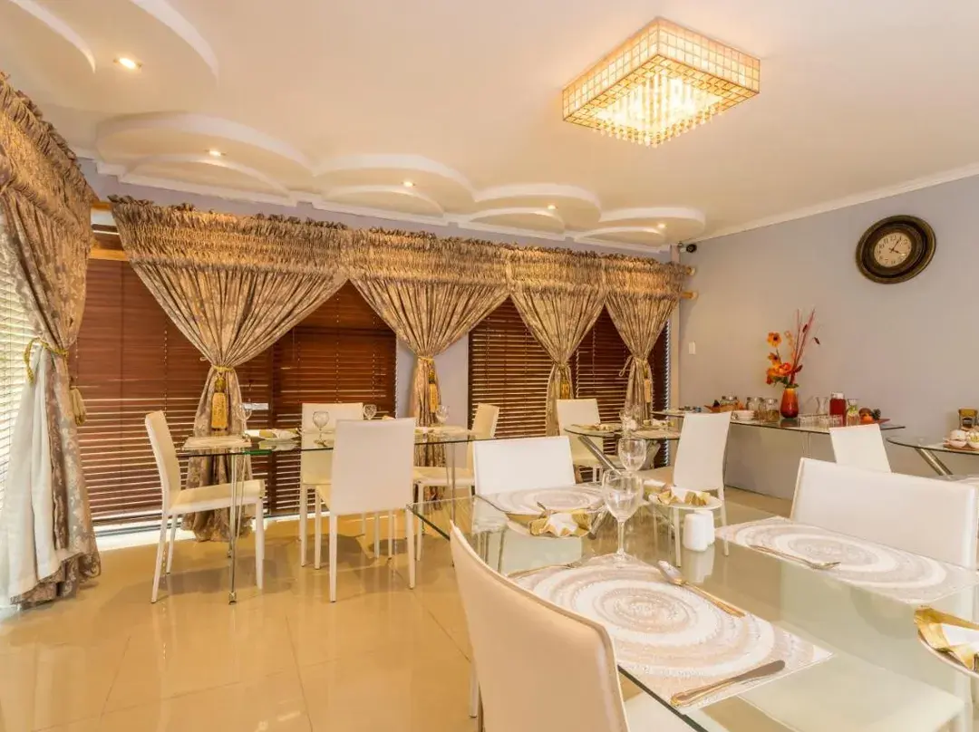 Ezulwini Guest House - Queen Room With Balcony, Pool View & Jacuzzi In Balito - Dolphin Coast