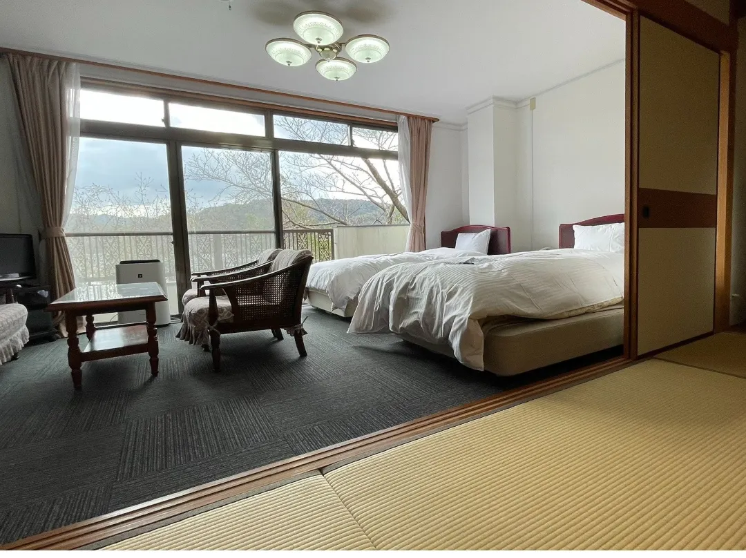Tokoh Hotel - Hamada