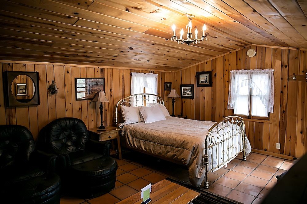 Holy Smoke Resort - Hill City, SD