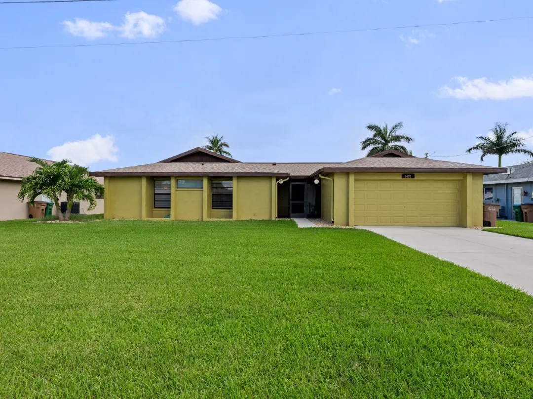 Electric Heated Pool And Boat Lift - Inviting Waterfront Escape - Fort Myers, FL