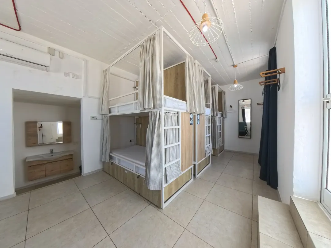 Follow The Sun Boutique Hostel - Pool, Breakfast & Sea Views - Malta