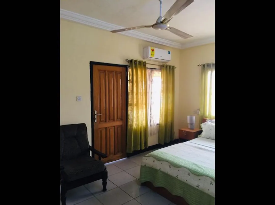 Single Room With Balcony - Accra