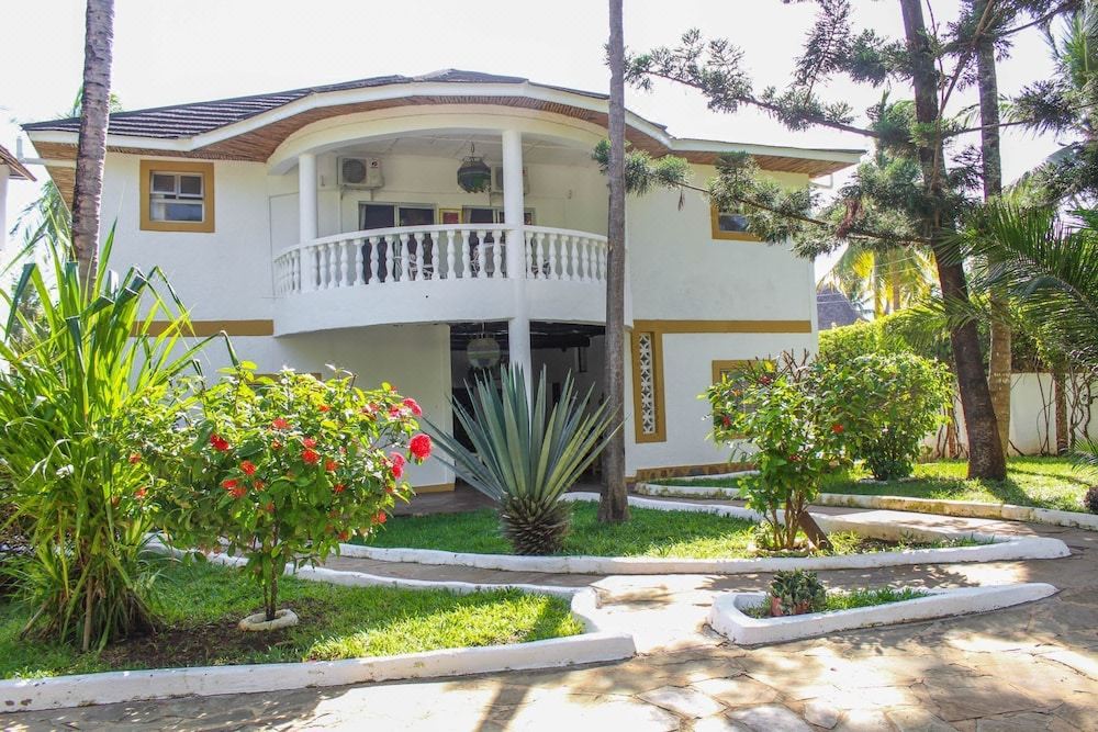 5-bedroom Villa - 3 Mins Walk To The Beach - Diani Beach