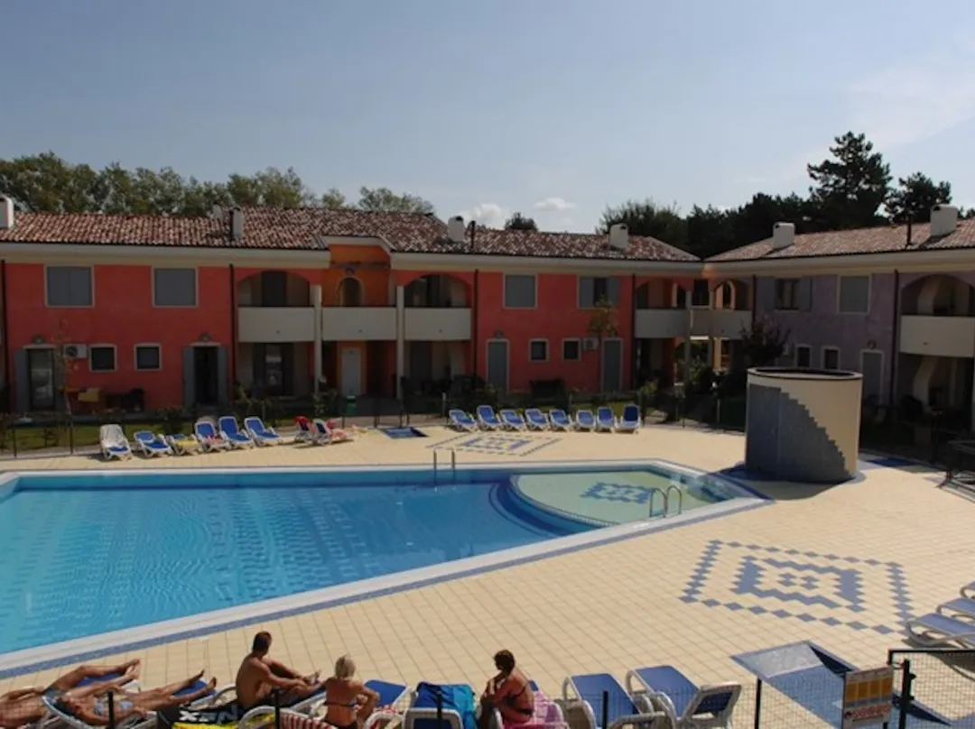 Fuga In Villaggio Vacanze Con Giardino E Camino - Bibione