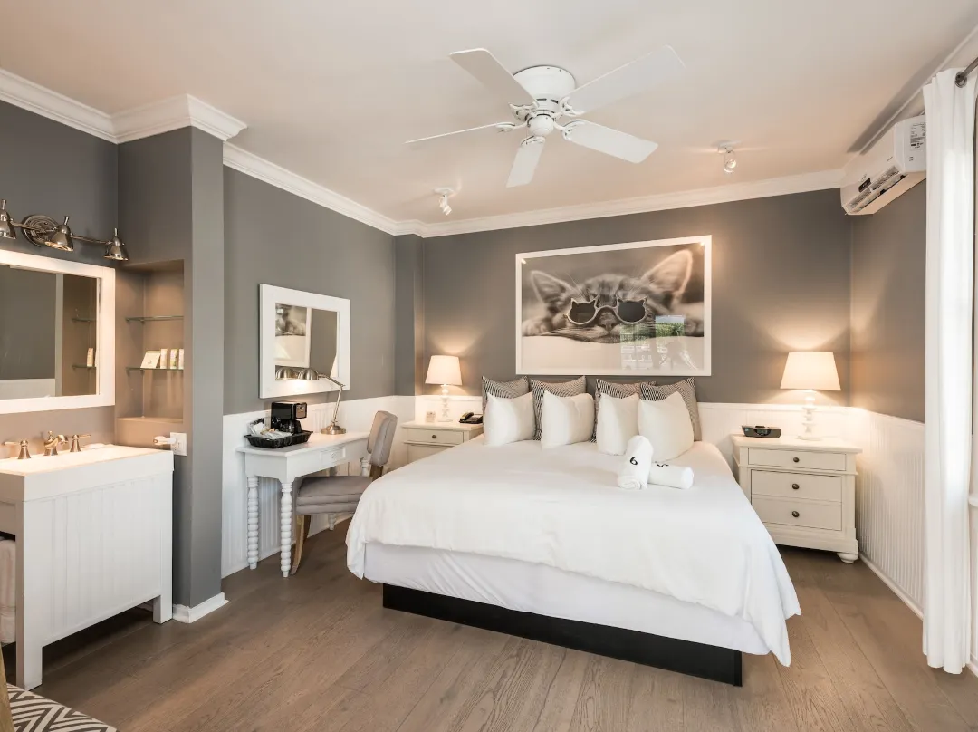 Alexander's Guesthouse-adult Exclusive, Lgbtq Friendly - Key West, FL