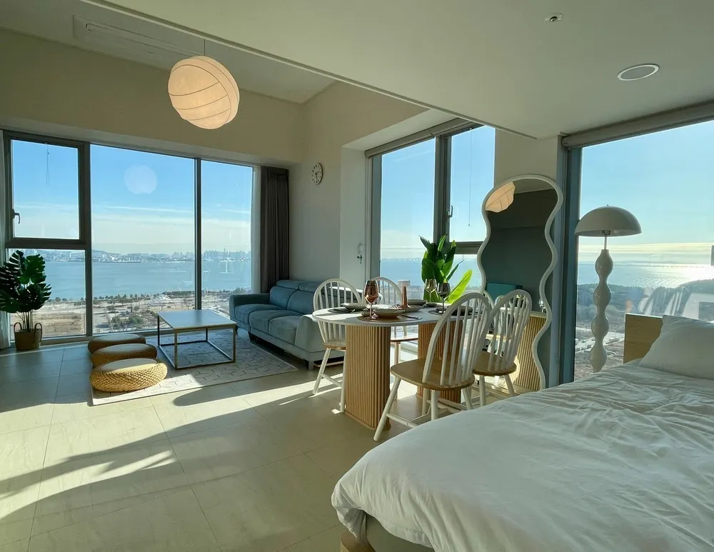 Space In The Moon - Dangjin-si