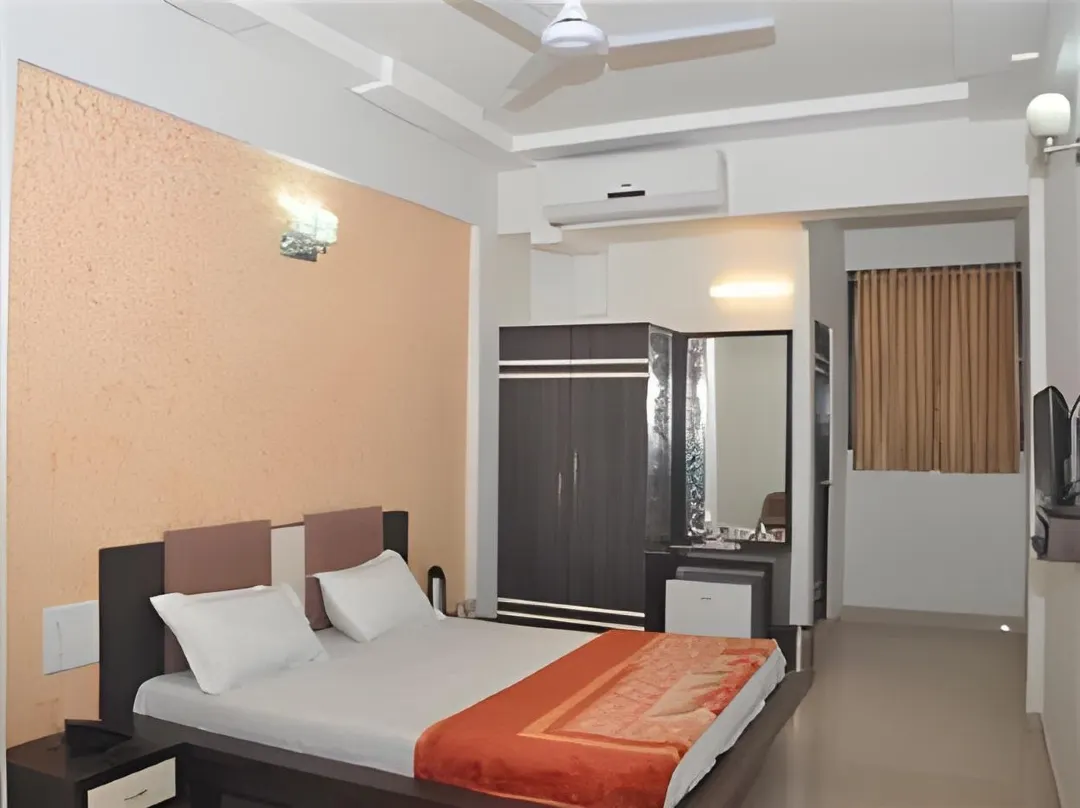 Treebo Skylon Hotel - Gandhinagar