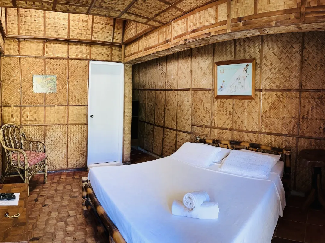 Bamboo House Beach Lodge & Restaurant - Puerto Galera