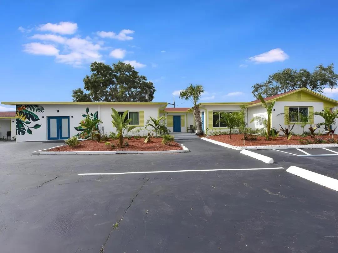 Palm Cove Motel - 