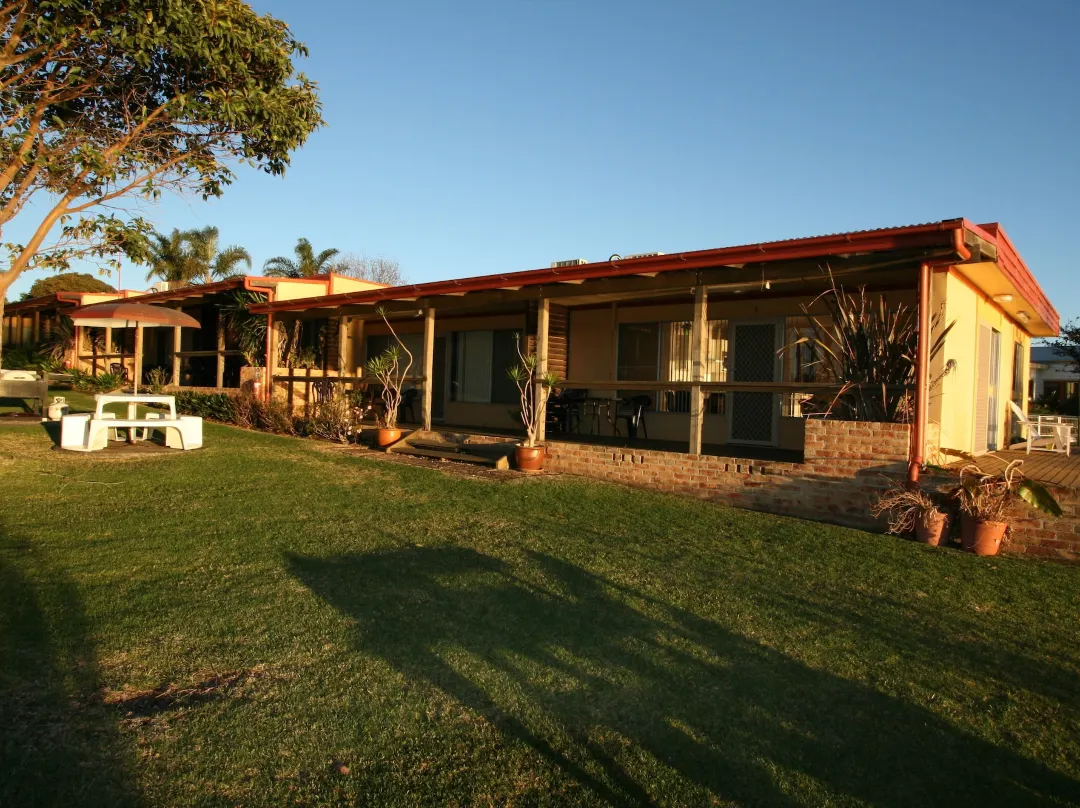 Lake Edge Holiday Units - New South Wales
