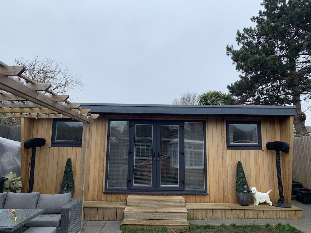 Lodge , Air Con , Free Parking , Mini Bar - Hove