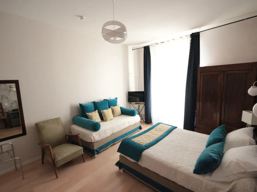Hôtel Des Arts Comédie- Pour Déplacements Professionnels Et Séjours Famille - - Montpellier