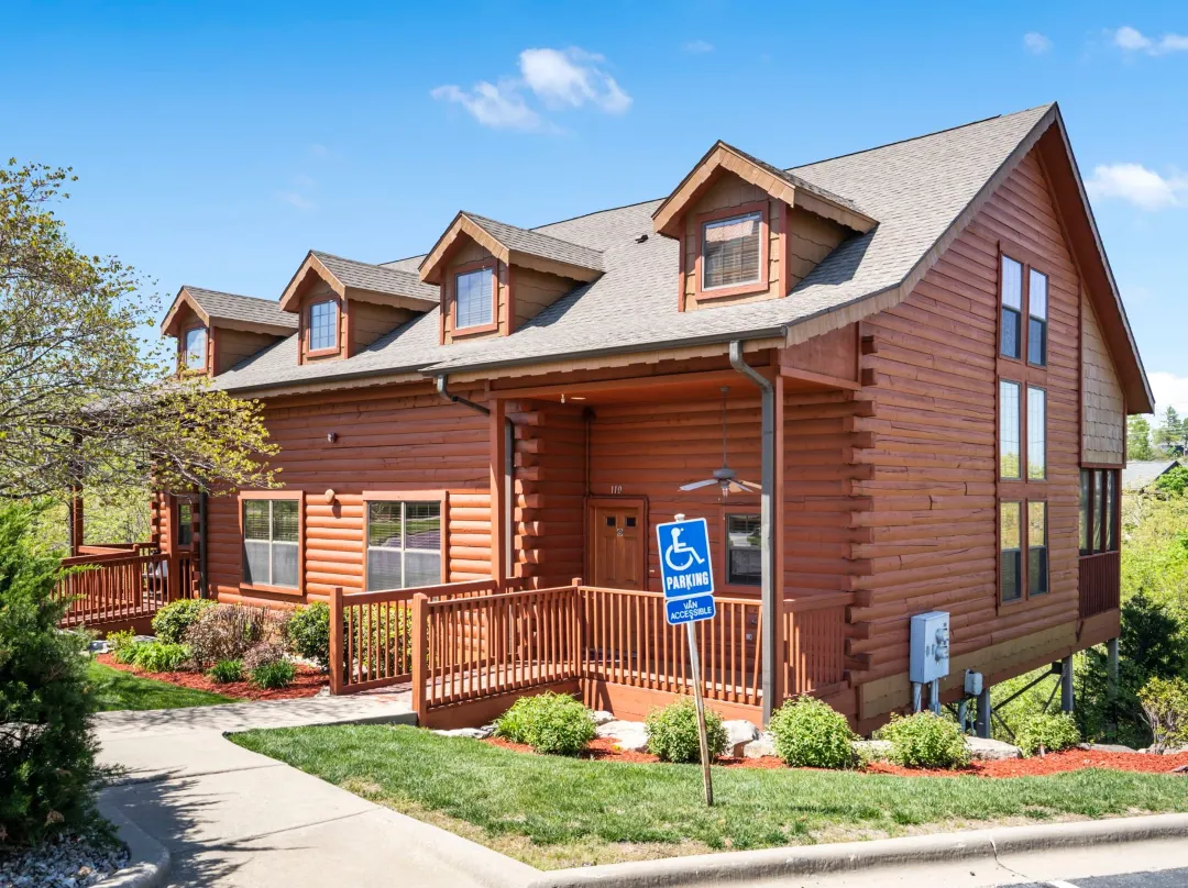 Private Screened Deck And Cozy Fireplace - Luxurious Cabin Retreat - Branson, MO