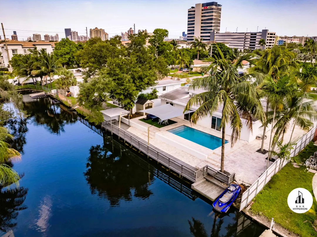 Heated Pool And Hot Tub Oasis - Spacious Family Retreat - North Miami Beach, FL