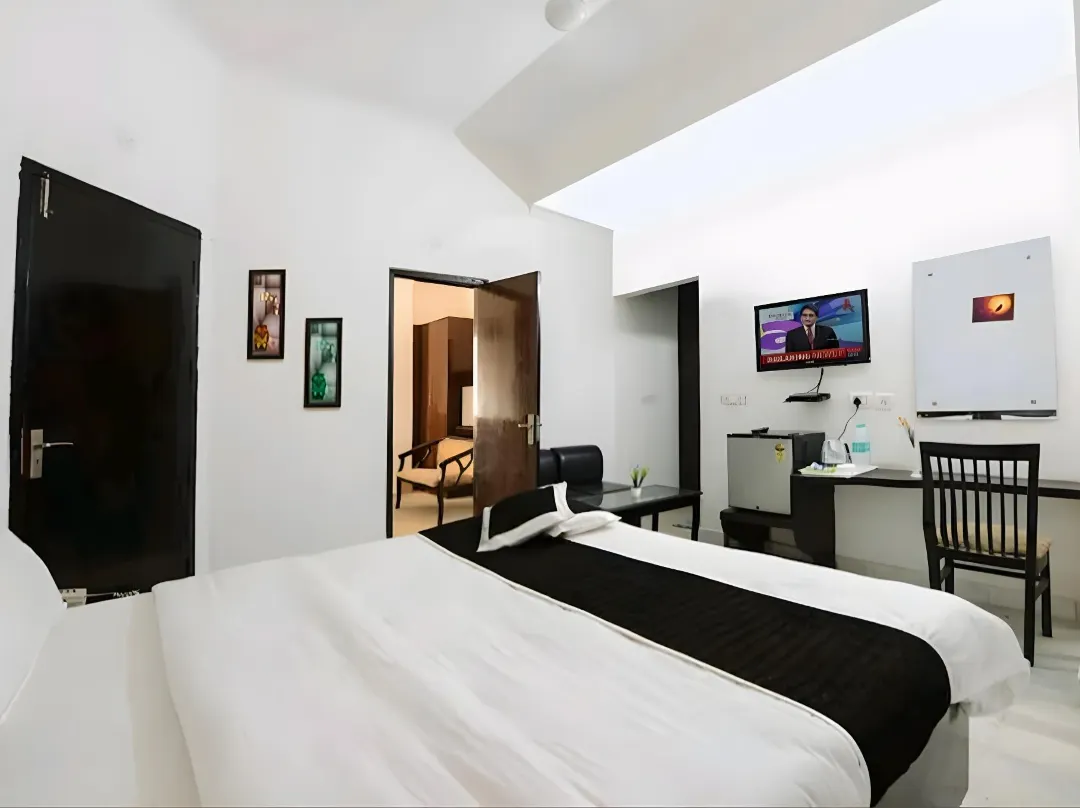 Hotel The First - Agra