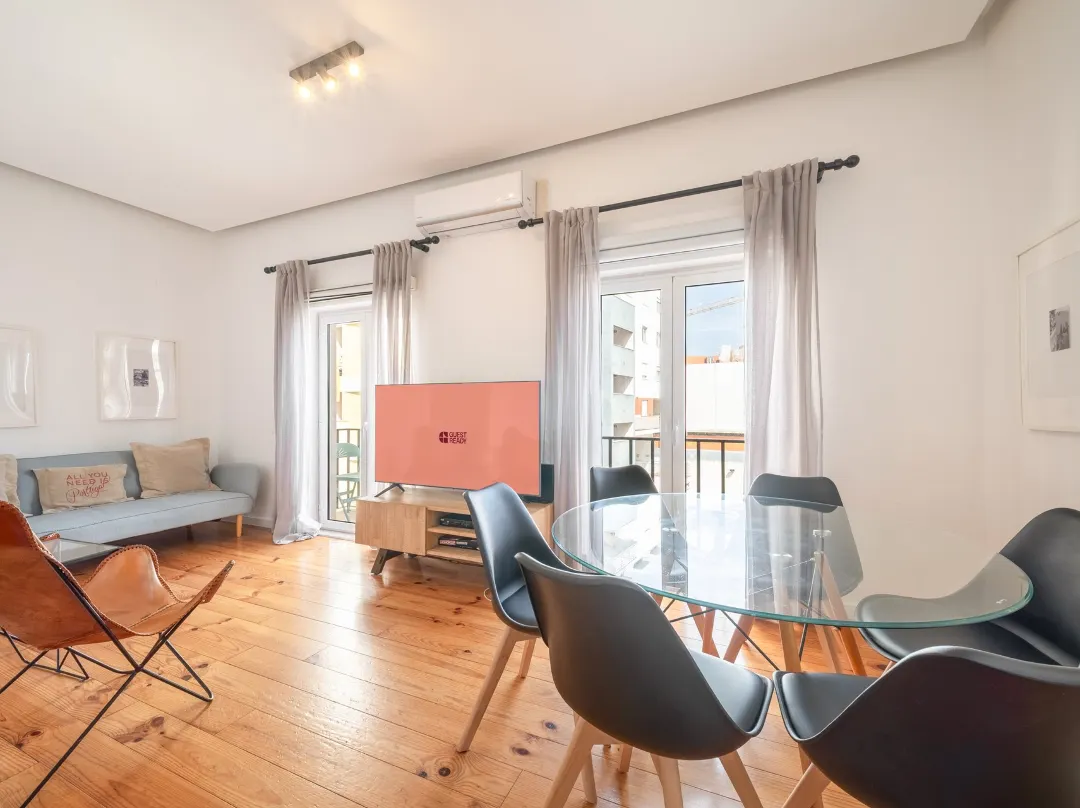 Guestready - Stylish Haven With Balcony In Graça - Lissabon