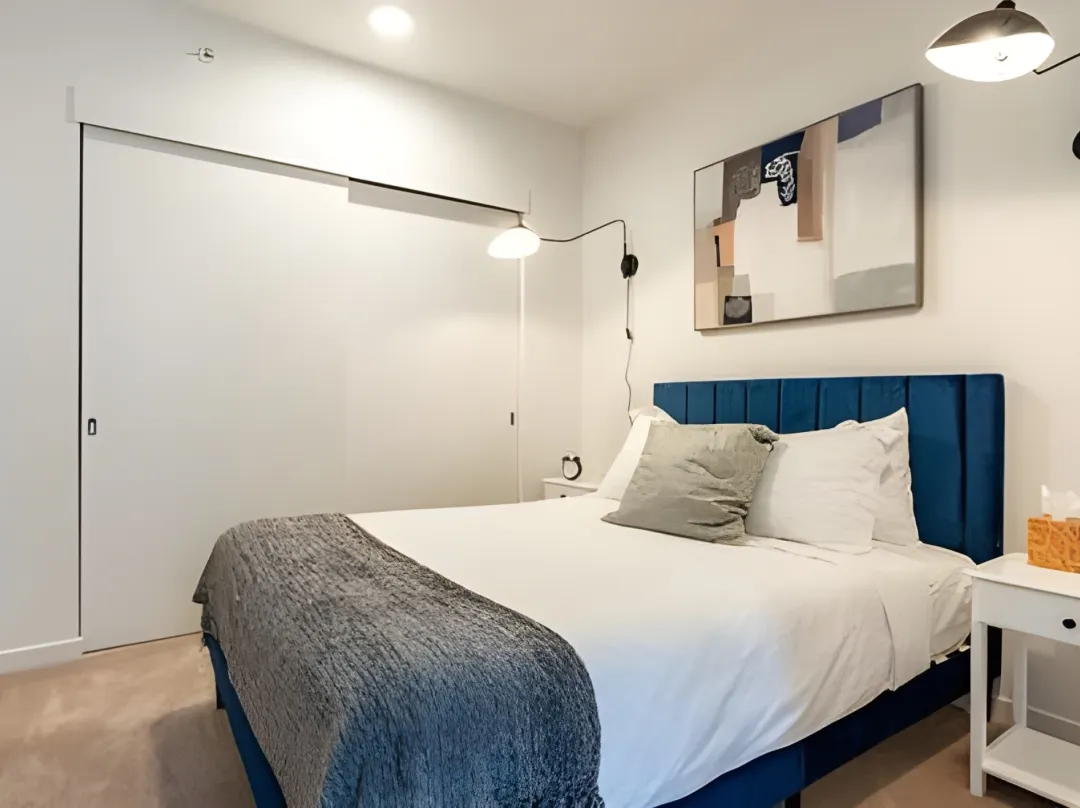 1br | Rooftop, Gym, Pool | Bellevue | Sophari A - Renton, WA