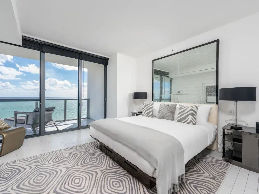 Stunning Balconies And Hotel Amenities - Luxurious Oceanfront Oasis - Miami Beach