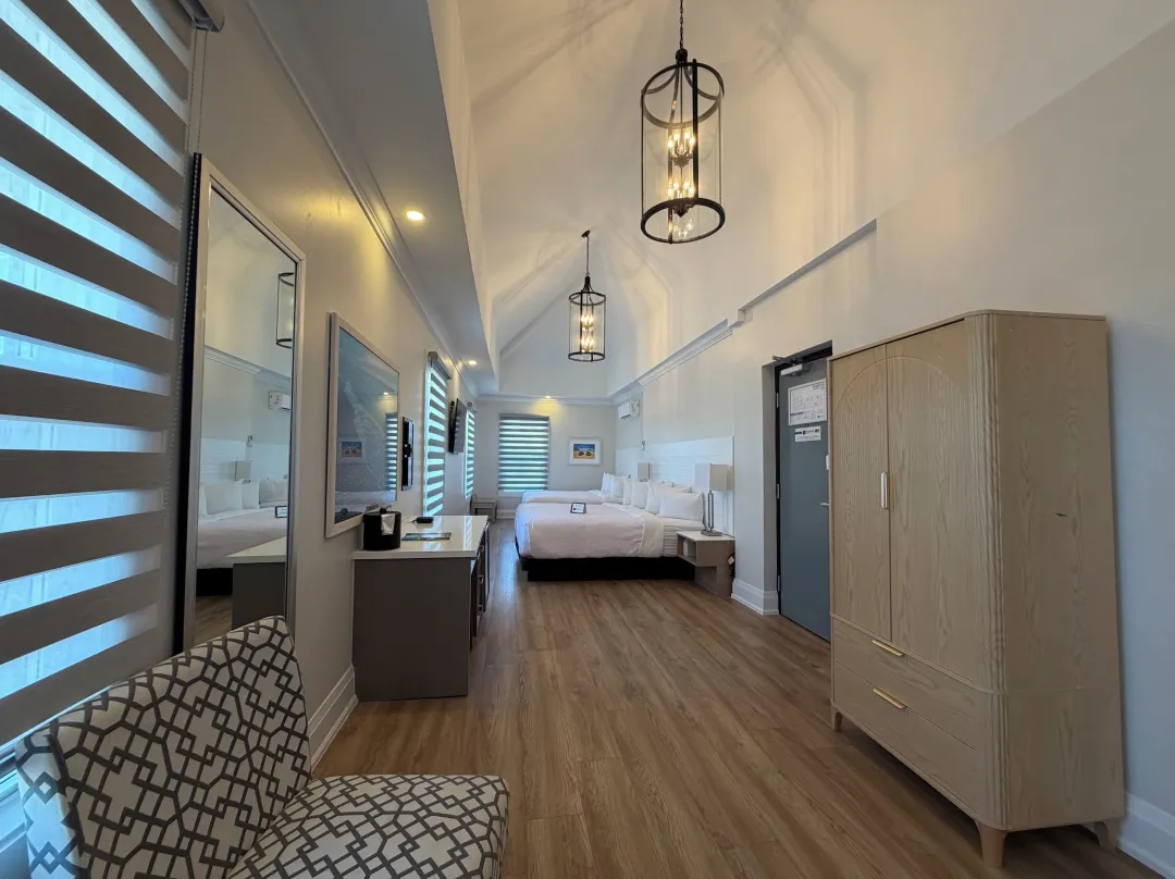 Colonial Hotel & Suites - Ontario