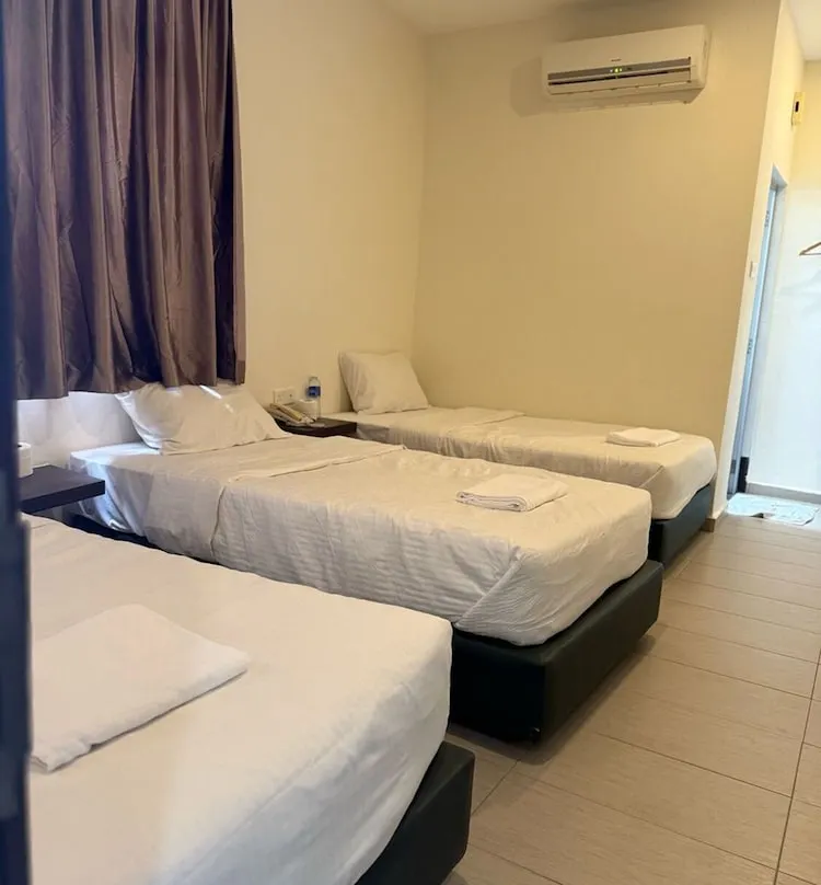 Hotel Shlyo - Gelang Patah
