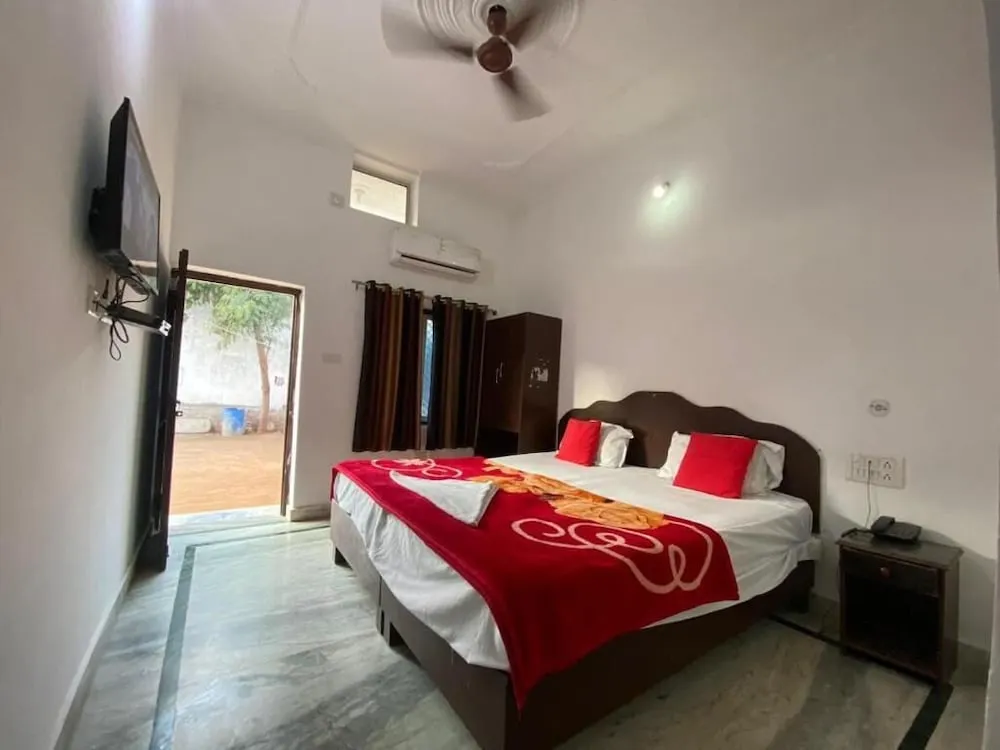 Karma Hostel - Khajuraho