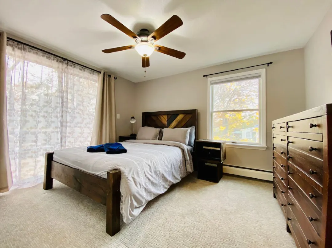 Spacious Haven With Fire Pit And Scenic Yard - Charming Retreat - Wallingford, CT