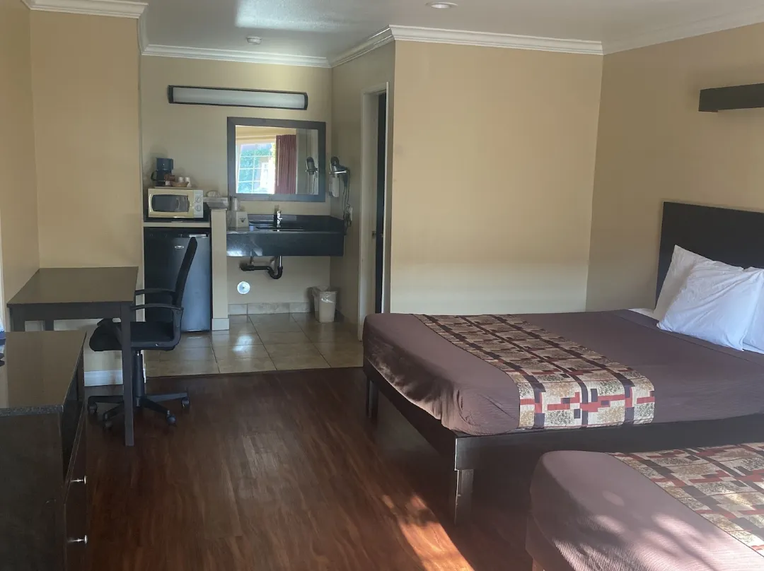 Anaheim Astoria Inn & Suites - Fullerton, CA