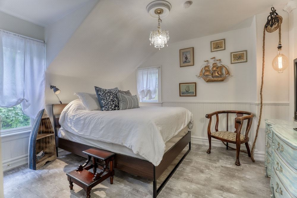 Pangea House - Gananoque