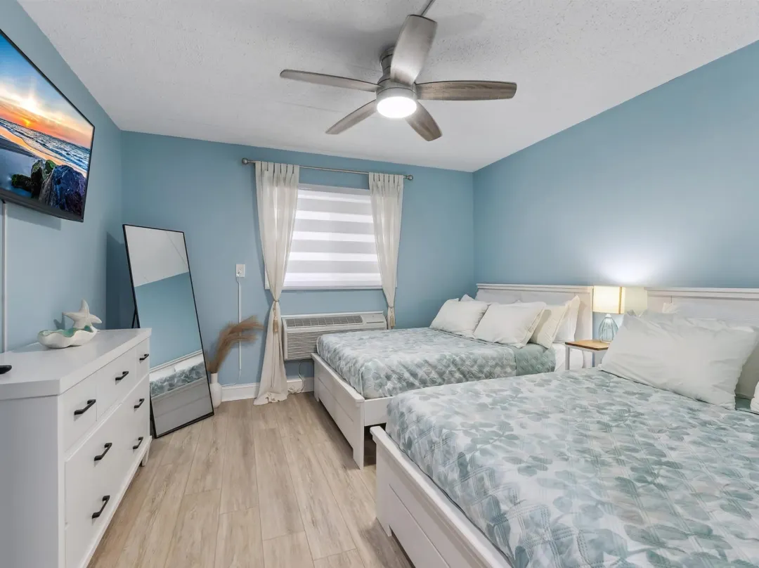 Modern Space With Heated Pools And Convenient Amenities - Stylish Retreat - North Wildwood, NJ