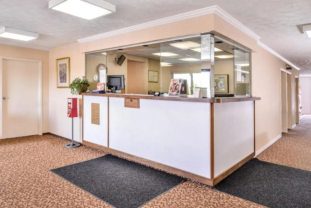 Americas Best Value Inn Alliance - Berlin Lake, OH