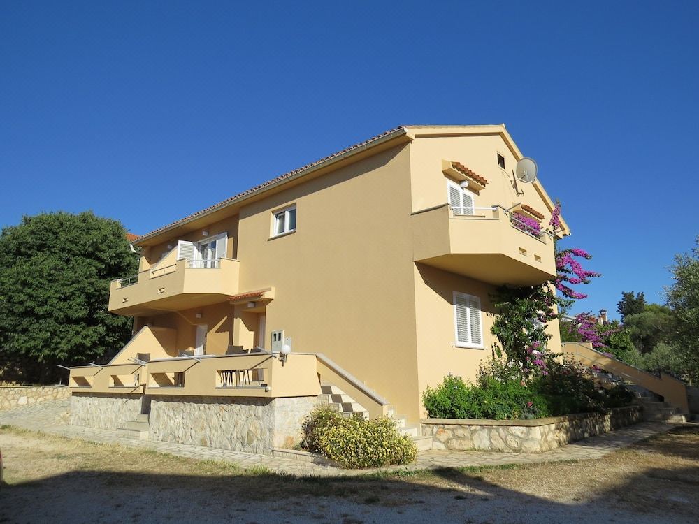 Apartments Edo - Novalja