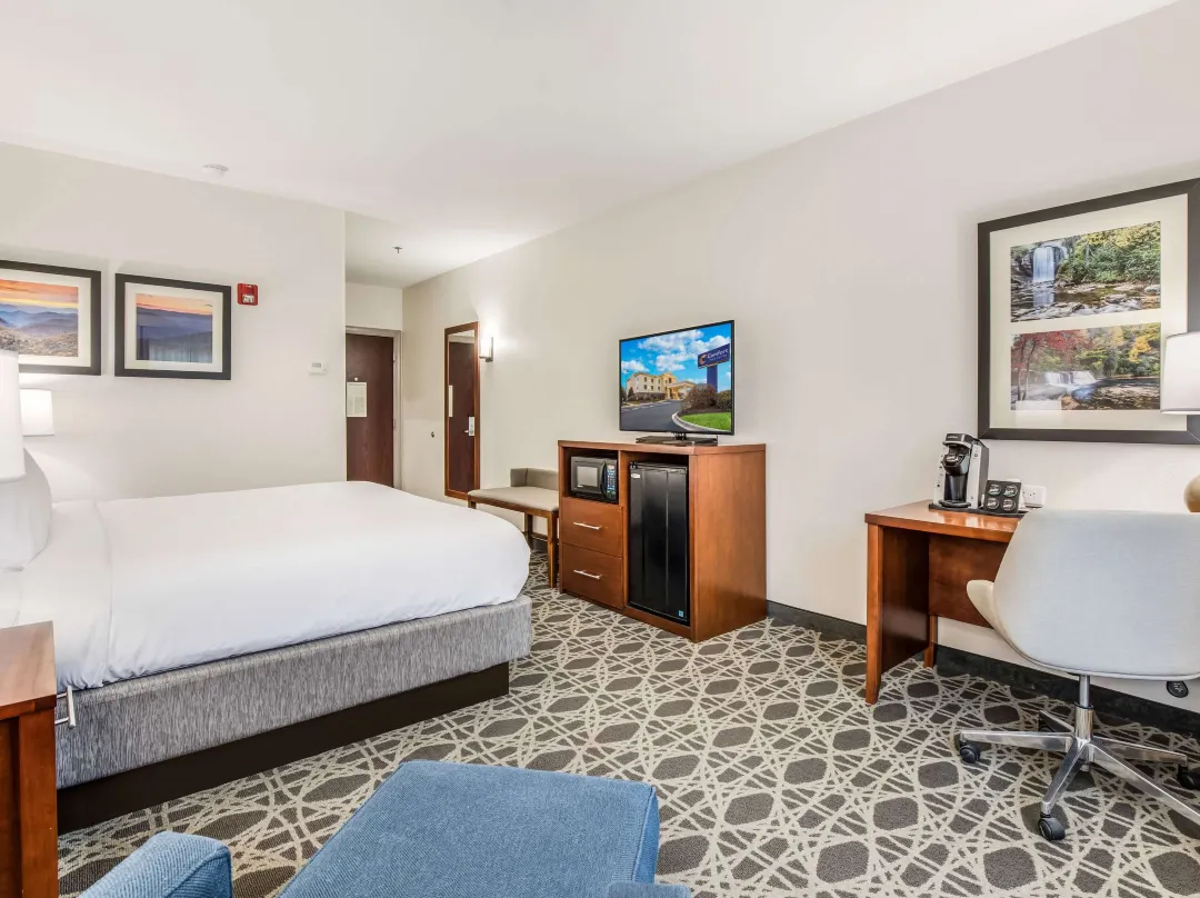 Comfort Inn & Suites - Brevard, NC